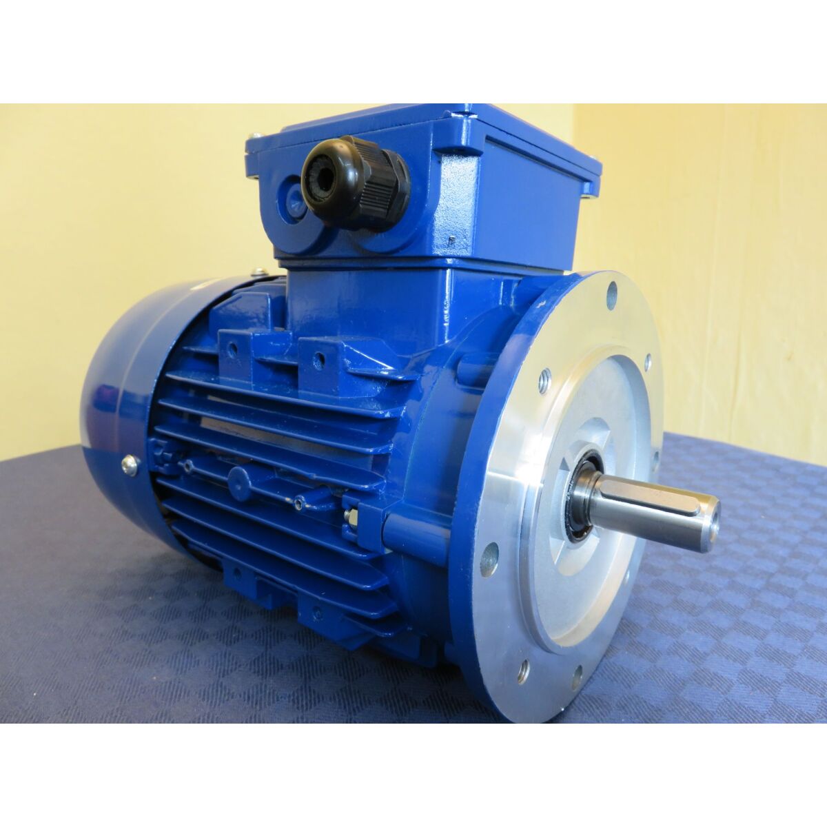 Elektromotor Drehstrom 0,25kW S3 1500/min Welle 11mm 63 B14(120mm Fla ...