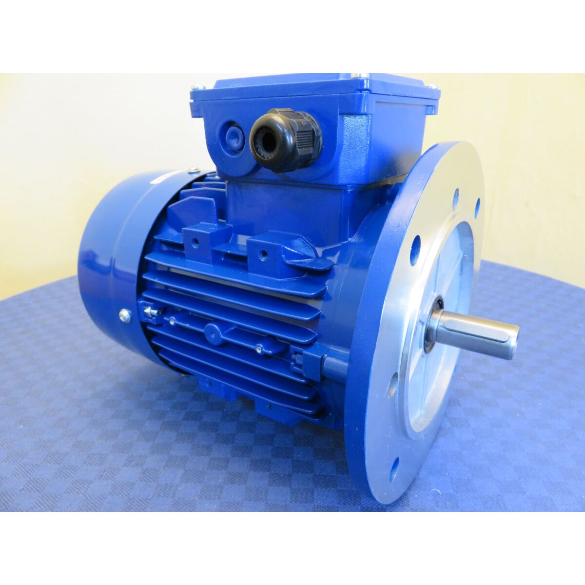 Elektromotor Drehstrom 2,2kW S3 3000/min Welle 24mm 90L B5(Flansch), 195,09